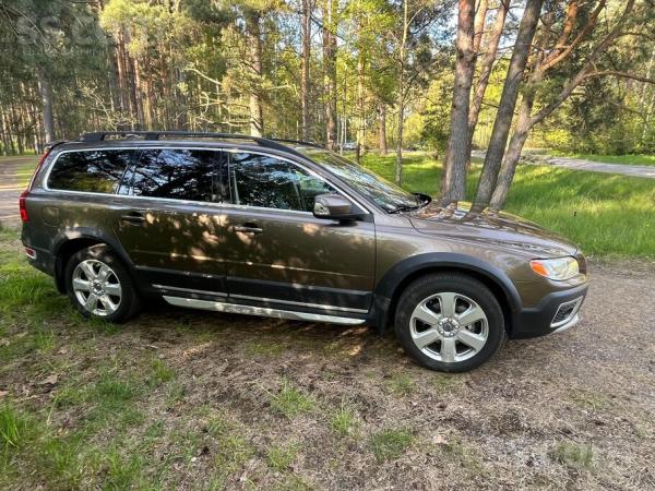 Brown Volvo XC70 2012 in Riga, with an engine capacity of 2.00 L and mileage of 0 thousand km for 10955 €, photo 3 on AUTOMOTO.COM.LV