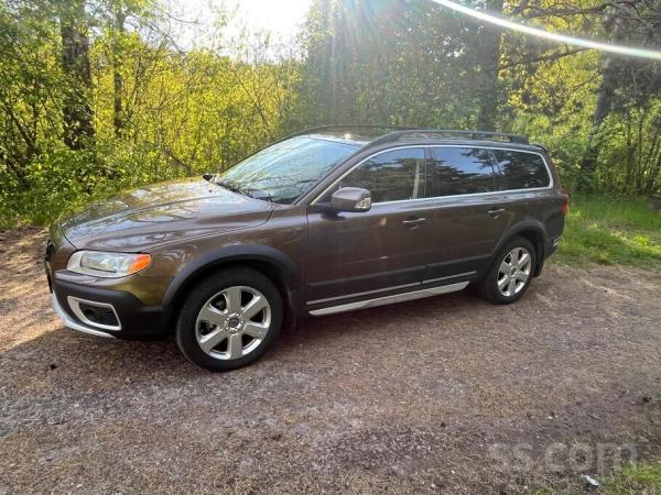Brown Volvo XC70 2012 in Riga, with an engine capacity of 2.00 L and mileage of 0 thousand km for 10955 €, photo 9 on AUTOMOTO.COM.LV