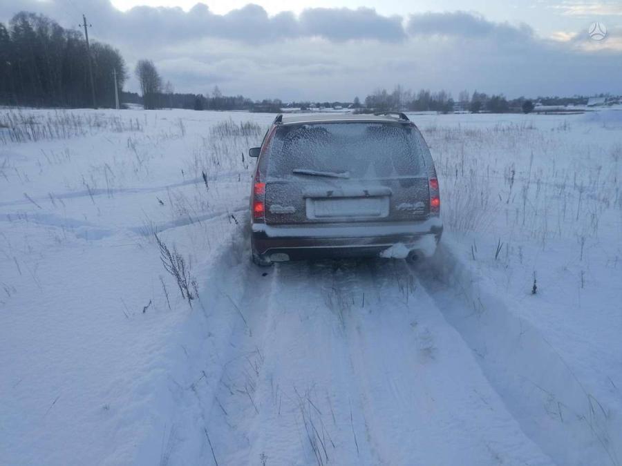 Brown Volvo XC70 1998 in Kaisiadorys, with an engine capacity of 2.44 L and mileage of 424 thousand km for 3500 €, photo 3 on AUTOMOTO.COM.LV