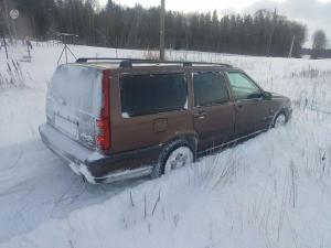 Brown Volvo XC70 1998 in Kaisiadorys, with an engine capacity of 2.44 L and mileage of 424 thousand km for 3500 €, photo 4 on AUTOMOTO.COM.LV