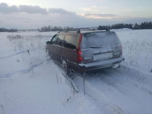 Brown Volvo XC70 1998 in Kaisiadorys, with an engine capacity of 2.44 L and mileage of 424 thousand km for 3500 €, photo 5 on AUTOMOTO.COM.LV
