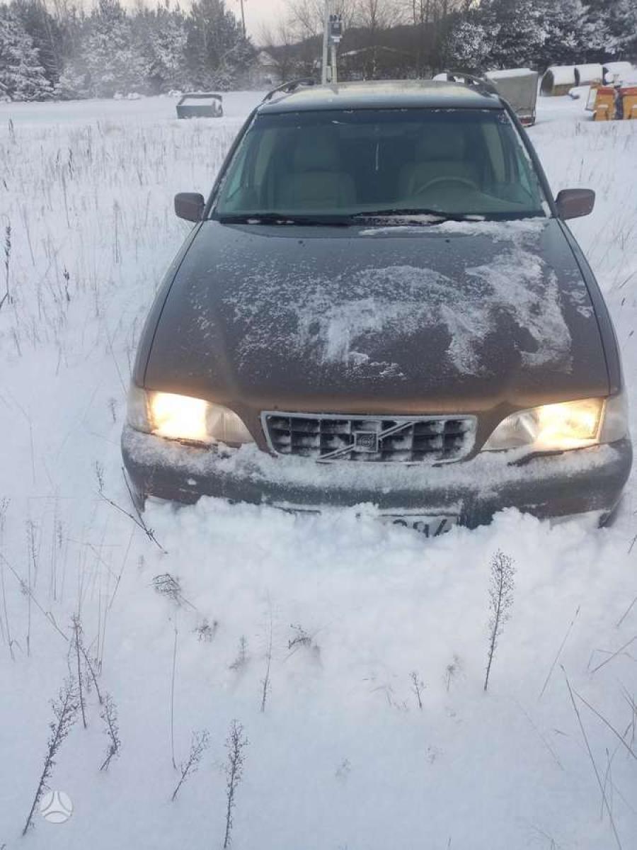 Brown Volvo XC70 1998 in Kaisiadorys, with an engine capacity of 2.44 L and mileage of 424 thousand km for 3500 €, photo 7 on AUTOMOTO.COM.LV