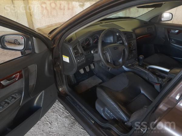 Brown Volvo XC70 2000 in Ogre, with an engine capacity of 2.40 L and mileage of 370 thousand km for 1000 €, photo 7 on AUTOMOTO.COM.LV