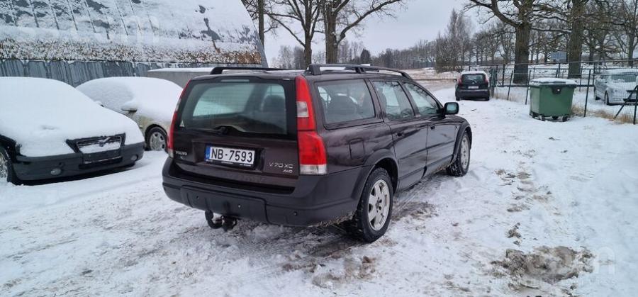 Brown Volvo XC70 2001 in Valmiera, with an engine capacity of 2.50 L and mileage of 356 thousand km for 1750 €, photo 3 on AUTOMOTO.COM.LV