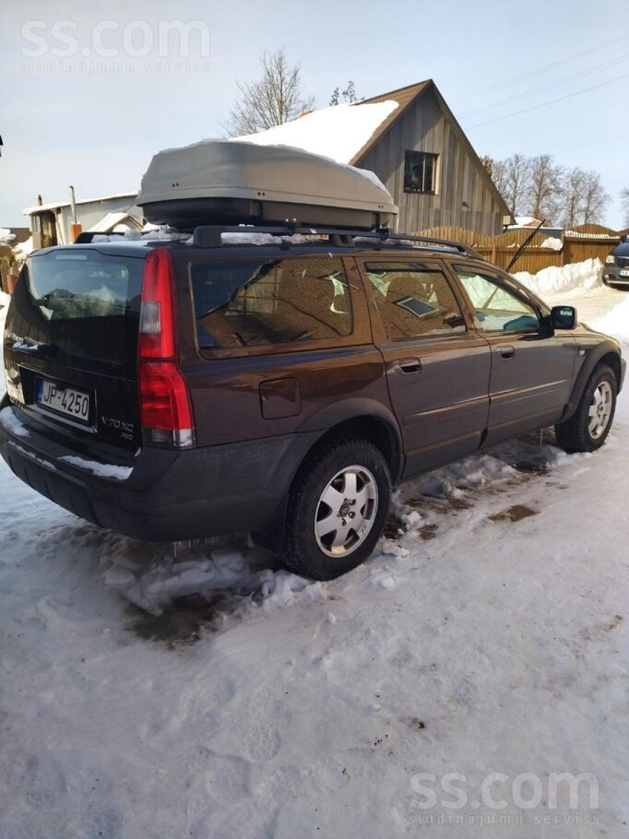 Brown Volvo XC70 2001 in Rezekne, with an engine capacity of 2.40 L and mileage of 315 thousand km for 1850 €, photo 1 on AUTOMOTO.COM.LV