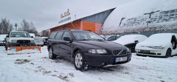 Коричневый Вольво ХС70 2001 в Валмиера, объемом двигателя 2.50 л и пробегом 356 тыс. км за 1750 €, фото 1 на AUTOMOTO.COM.LV