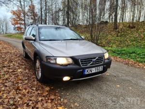 Brūns Volvo XC70 2001 Daugavpils, ar dzinēja tilpumu 2.40 L un nobraukumu 375 tūkst. km par 1800 €, foto  vietnē AUTOMOTO.COM.LV