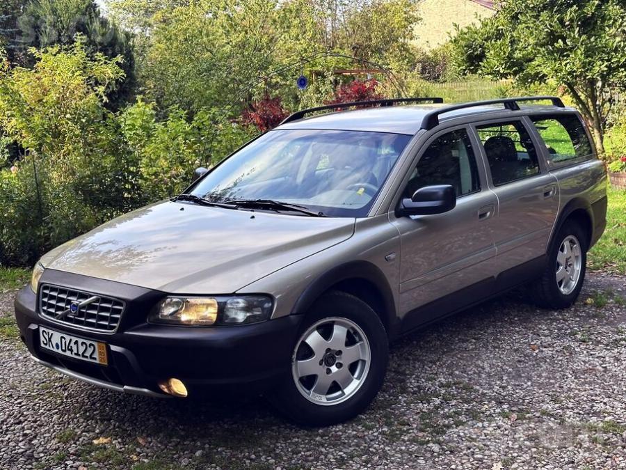 Brown Volvo XC70 2001 in Riga, with an engine capacity of 2.40 L and mileage of 327 thousand km for 3800 €, photo 1 on AUTOMOTO.COM.LV