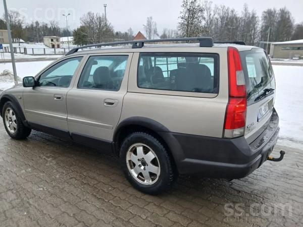 Brūns Volvo XC70 2002 Madona, ar dzinēja tilpumu 2.40 L un nobraukumu 0 tūkst. km par 2600 €, foto 3 vietnē AUTOMOTO.COM.LV