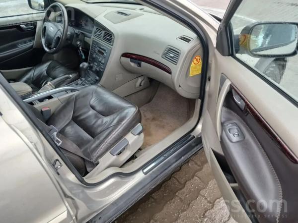 Brūns Volvo XC70 2002 Madona, ar dzinēja tilpumu 2.40 L un nobraukumu 0 tūkst. km par 2600 €, foto 6 vietnē AUTOMOTO.COM.LV