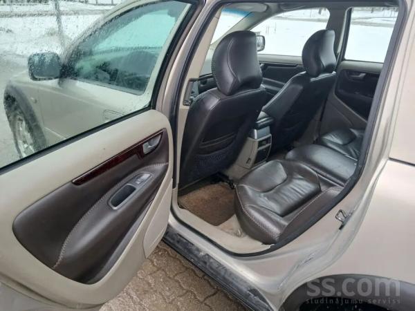 Brūns Volvo XC70 2002 Madona, ar dzinēja tilpumu 2.40 L un nobraukumu 0 tūkst. km par 2600 €, foto 7 vietnē AUTOMOTO.COM.LV