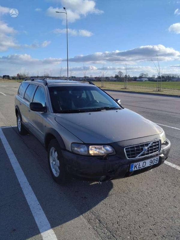 Brown Volvo XC70 2002 in Siauliai, with an engine capacity of 2.44 L and mileage of 466 thousand km for 2200 €, photo 2 on AUTOMOTO.COM.LV