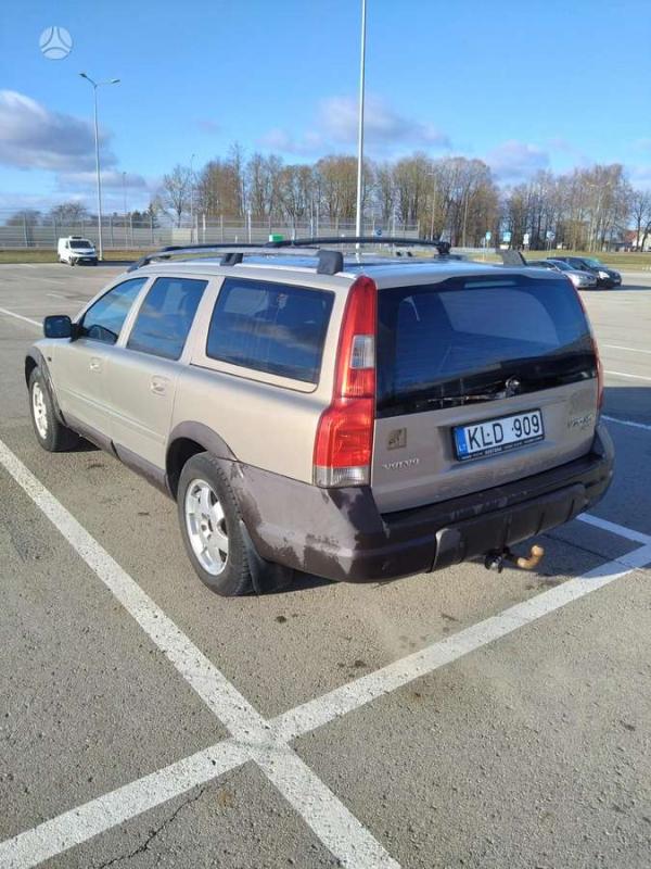 Brown Volvo XC70 2002 in Siauliai, with an engine capacity of 2.44 L and mileage of 466 thousand km for 2200 €, photo 4 on AUTOMOTO.COM.LV