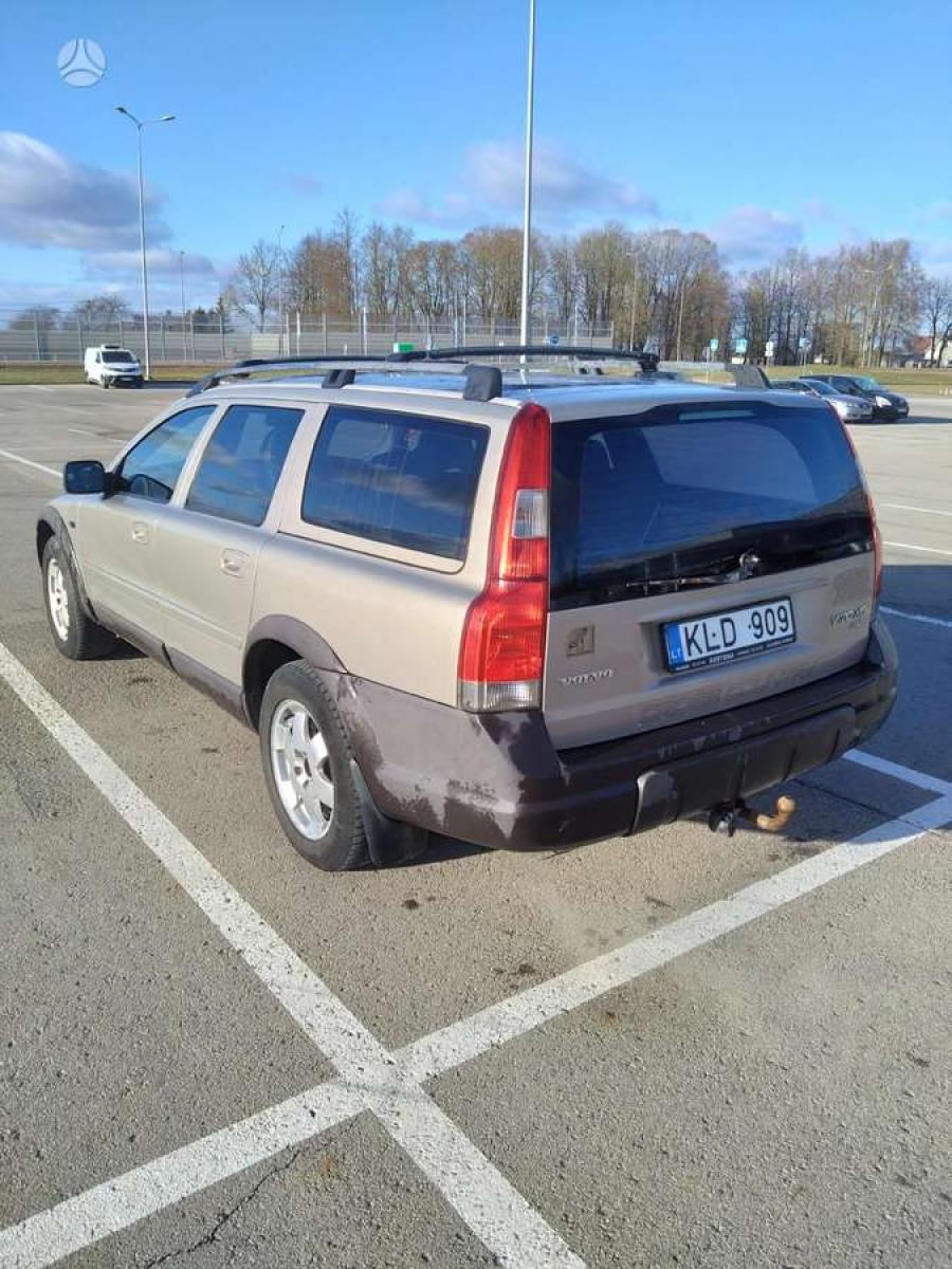 Brown Volvo XC70 2002 in Siauliai, with an engine capacity of 2.44 L and mileage of 466 thousand km for 2200 €, photo 4 on AUTOMOTO.COM.LV