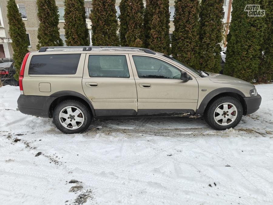 Brūns Volvo XC70 2002 Kauņa, ar dzinēja tilpumu 2.40 L un nobraukumu 340 tūkst. km par 1300 €, foto 2 vietnē AUTOMOTO.COM.LV