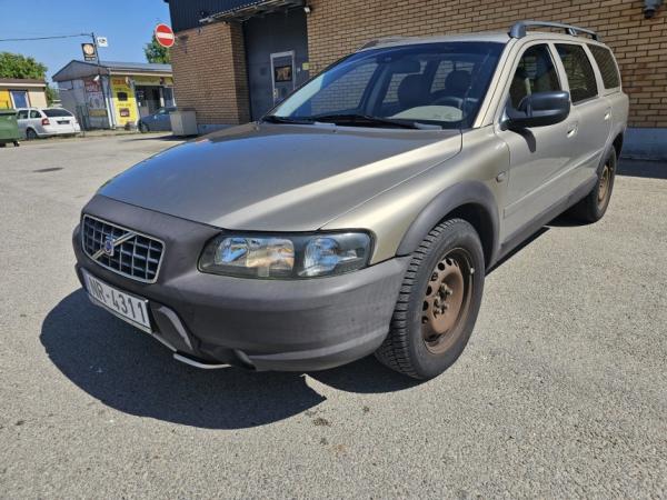 Brūns Volvo XC70 2002 Rīga, ar dzinēja tilpumu 2.40 L un nobraukumu 473 tūkst. km par 2950 €, foto 1 vietnē AUTOMOTO.COM.LV