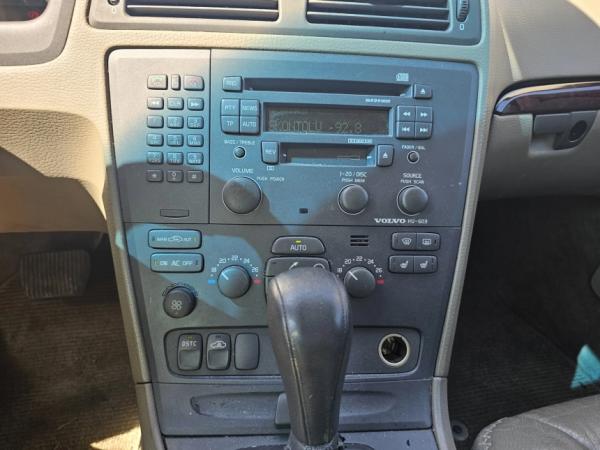 Brūns Volvo XC70 2002 Rīga, ar dzinēja tilpumu 2.40 L un nobraukumu 473 tūkst. km par 2950 €, foto 5 vietnē AUTOMOTO.COM.LV