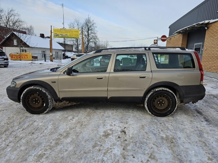 Brūns Volvo XC70 2002 Rīga, ar dzinēja tilpumu 2.40 L un nobraukumu 473 tūkst. km par 2950 €, foto 22 vietnē AUTOMOTO.COM.LV