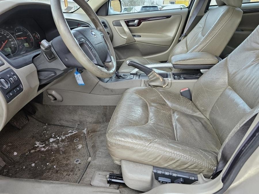 Brūns Volvo XC70 2002 Rīga, ar dzinēja tilpumu 2.40 L un nobraukumu 473 tūkst. km par 2950 €, foto 23 vietnē AUTOMOTO.COM.LV