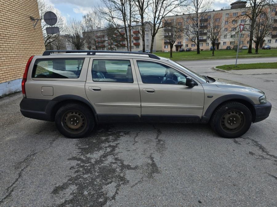 Brūns Volvo XC70 2002 Rīga, ar dzinēja tilpumu 2.40 L un nobraukumu 473 tūkst. km par 2950 €, foto 27 vietnē AUTOMOTO.COM.LV