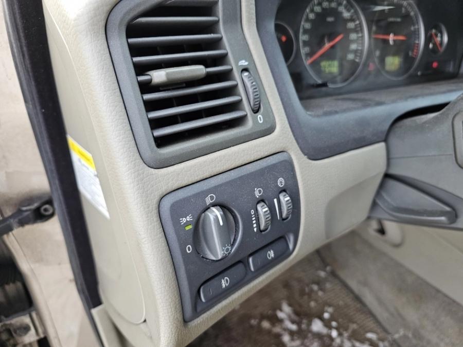 Brūns Volvo XC70 2002 Rīga, ar dzinēja tilpumu 2.40 L un nobraukumu 473 tūkst. km par 2950 €, foto 28 vietnē AUTOMOTO.COM.LV