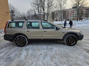 Brūns Volvo XC70 2002 Rīga, ar dzinēja tilpumu 2.40 L un nobraukumu 473 tūkst. km par 2950 €, foto 37 vietnē AUTOMOTO.COM.LV