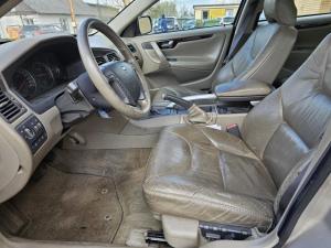 Brūns Volvo XC70 2002 Rīga, ar dzinēja tilpumu 2.40 L un nobraukumu 473 tūkst. km par 2950 €, foto 42 vietnē AUTOMOTO.COM.LV