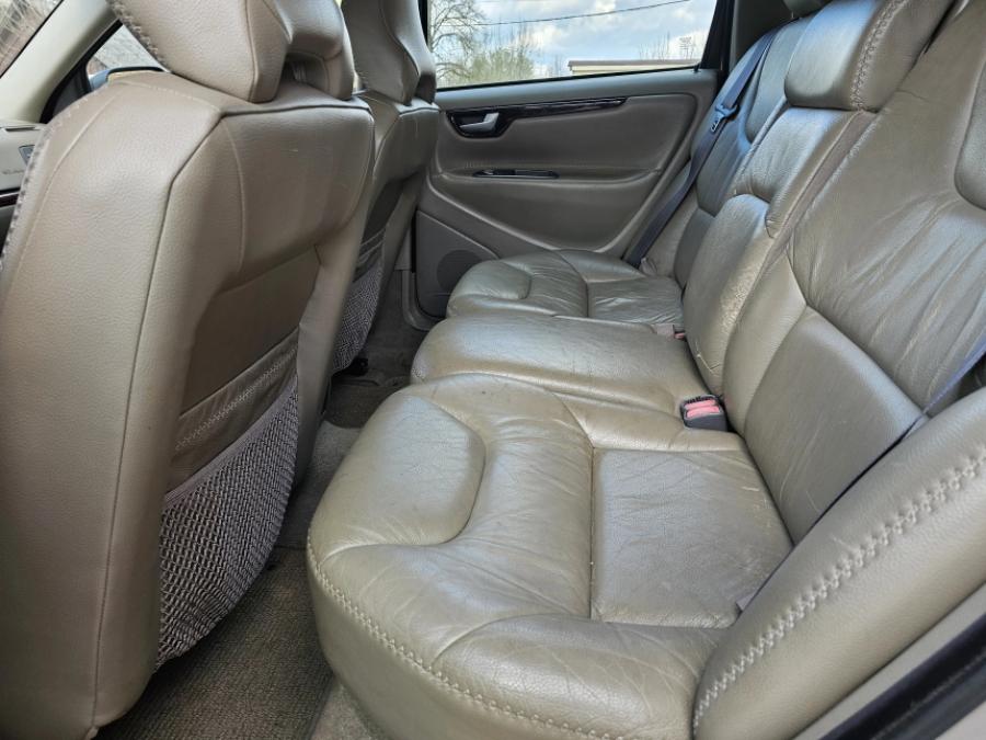 Brūns Volvo XC70 2002 Rīga, ar dzinēja tilpumu 2.40 L un nobraukumu 473 tūkst. km par 2950 €, foto 48 vietnē AUTOMOTO.COM.LV