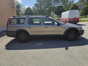 Brūns Volvo XC70 2002 Rīga, ar dzinēja tilpumu 2.40 L un nobraukumu 473 tūkst. km par 2950 €, foto 54 vietnē AUTOMOTO.COM.LV