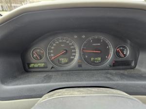 Brūns Volvo XC70 2002 Rīga, ar dzinēja tilpumu 2.40 L un nobraukumu 473 tūkst. km par 2950 €, foto 60 vietnē AUTOMOTO.COM.LV