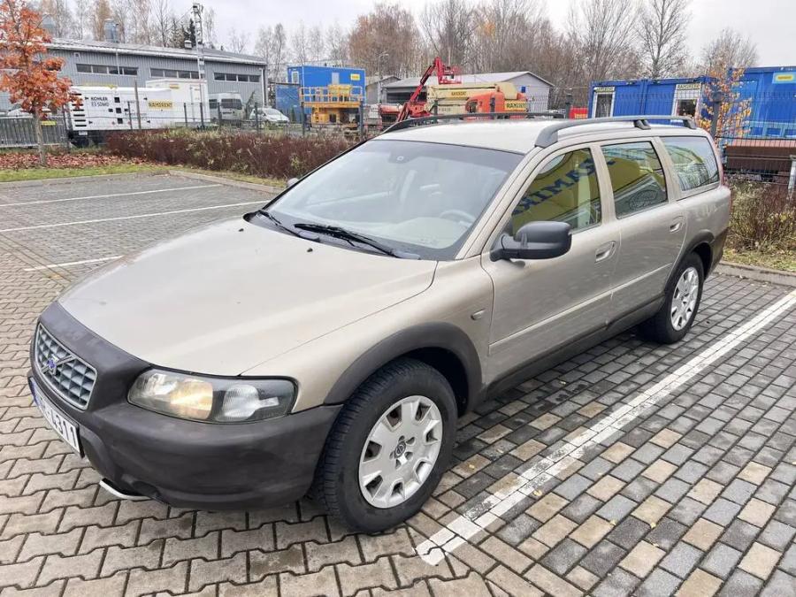 Коричневый Вольво ХС70 2002 в Рига, объемом двигателя 2.40 л и пробегом 473 тыс. км за 2750 €, фото 1 на AUTOMOTO.COM.LV