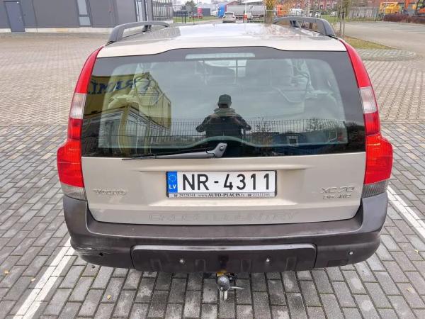Brown Volvo XC70 2002 in Riga, with an engine capacity of 2.40 L and mileage of 473 thousand km for 2750 €, photo 5 on AUTOMOTO.COM.LV