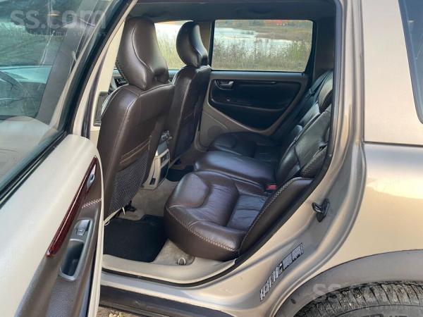 Brūns Volvo XC70 2003 Jelgava, ar dzinēja tilpumu 2.40 L un nobraukumu 338 tūkst. km par 2850 €, foto 11 vietnē AUTOMOTO.COM.LV