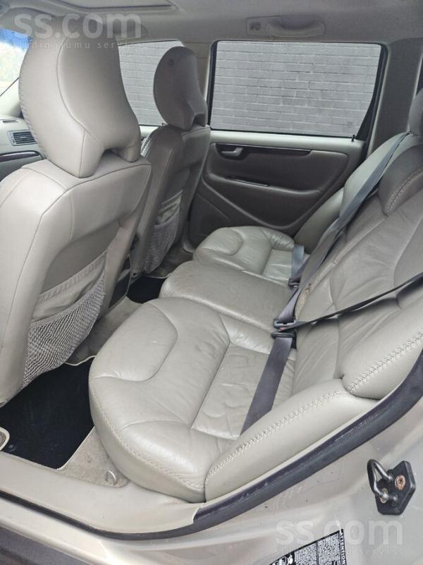 Brūns Volvo XC70 2003 Cēsis, ar dzinēja tilpumu 2.50 L un nobraukumu 338 tūkst. km par 2800 €, foto 11 vietnē AUTOMOTO.COM.LV