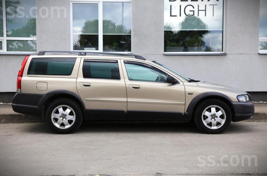 Brūns Volvo XC70 2003 Rīga, ar dzinēja tilpumu 2.40 L un nobraukumu 0 tūkst. km par 2995 €, foto 3 vietnē AUTOMOTO.COM.LV