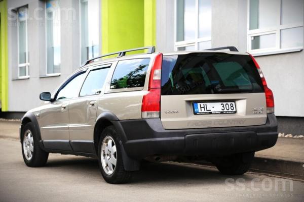 Brown Volvo XC70 2003 in Riga, with an engine capacity of 2.40 L and mileage of 0 thousand km for 2995 €, photo 5 on AUTOMOTO.COM.LV