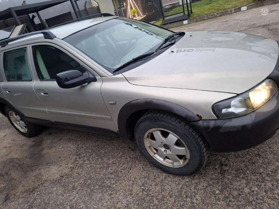 Brown Volvo XC70 2003 in Vilnius, with an engine capacity of 2.40 L and mileage of 419 thousand km for 750 €, photo 21 on AUTOMOTO.COM.LV