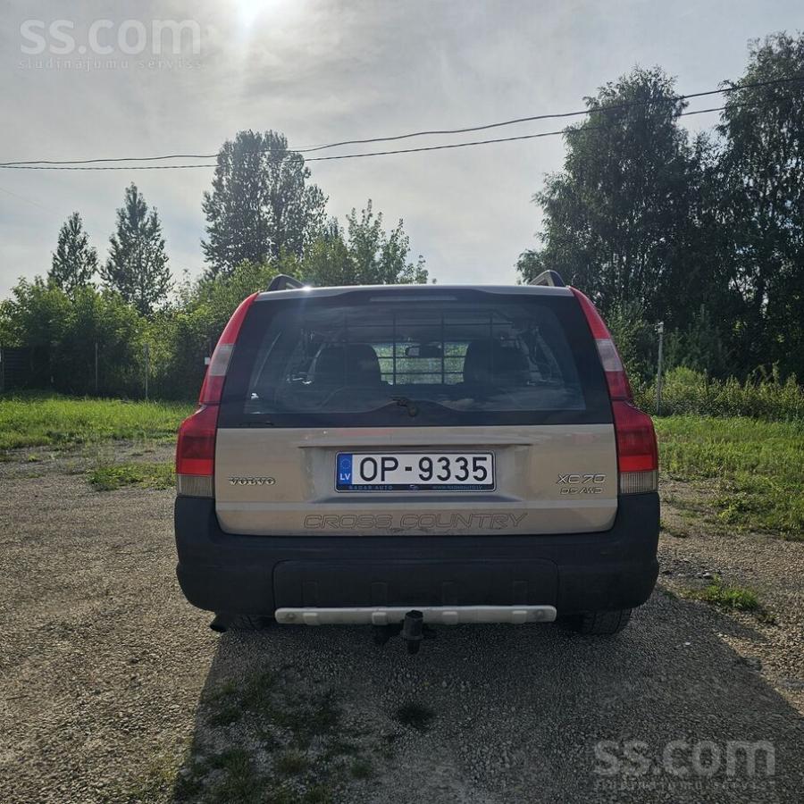 Brown Volvo XC70 2003 in Riga, with an engine capacity of 2.40 L and mileage of 0 thousand km for 3390 €, photo 6 on AUTOMOTO.COM.LV