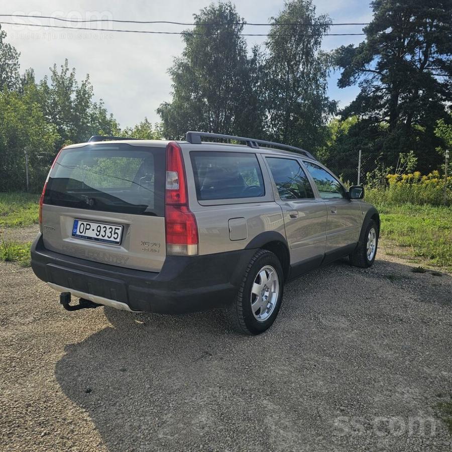 Brown Volvo XC70 2003 in Riga, with an engine capacity of 2.40 L and mileage of 0 thousand km for 3390 €, photo 7 on AUTOMOTO.COM.LV