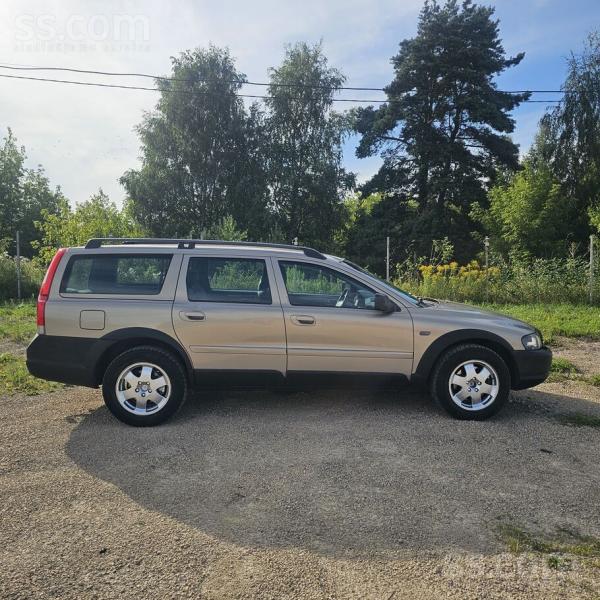 Brown Volvo XC70 2003 in Riga, with an engine capacity of 2.40 L and mileage of 0 thousand km for 3390 €, photo 7 on AUTOMOTO.COM.LV