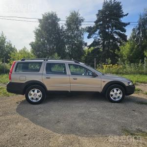 Brown Volvo XC70 2003 in Riga, with an engine capacity of 2.40 L and mileage of 0 thousand km for 3390 €, photo 8 on AUTOMOTO.COM.LV
