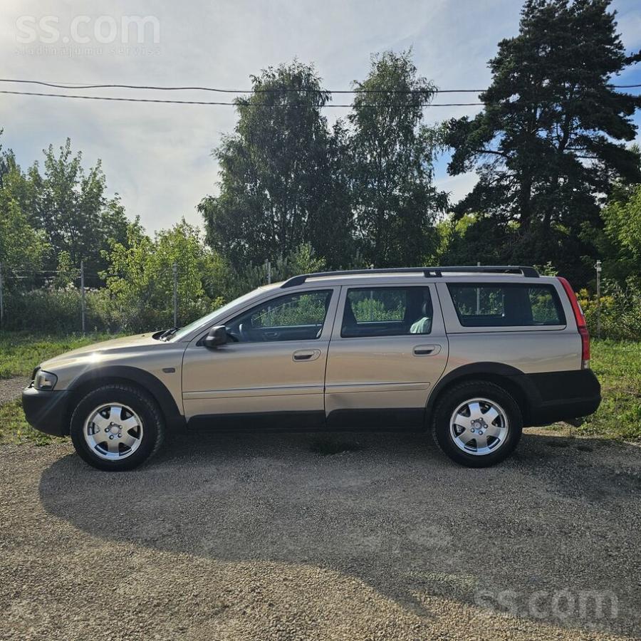 Brown Volvo XC70 2003 in Riga, with an engine capacity of 2.40 L and mileage of 0 thousand km for 3390 €, photo 9 on AUTOMOTO.COM.LV