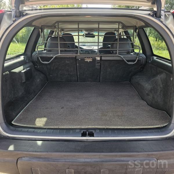 Brown Volvo XC70 2003 in Riga, with an engine capacity of 2.40 L and mileage of 0 thousand km for 3390 €, photo 9 on AUTOMOTO.COM.LV