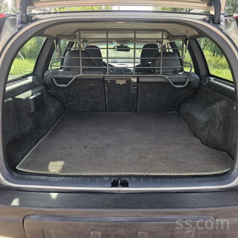 Brown Volvo XC70 2003 in Riga, with an engine capacity of 2.40 L and mileage of 0 thousand km for 3390 €, photo 10 on AUTOMOTO.COM.LV