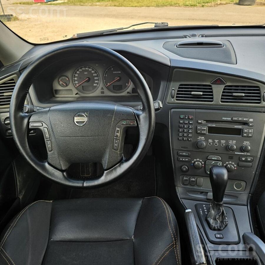 Brown Volvo XC70 2003 in Riga, with an engine capacity of 2.40 L and mileage of 0 thousand km for 3390 €, photo 16 on AUTOMOTO.COM.LV