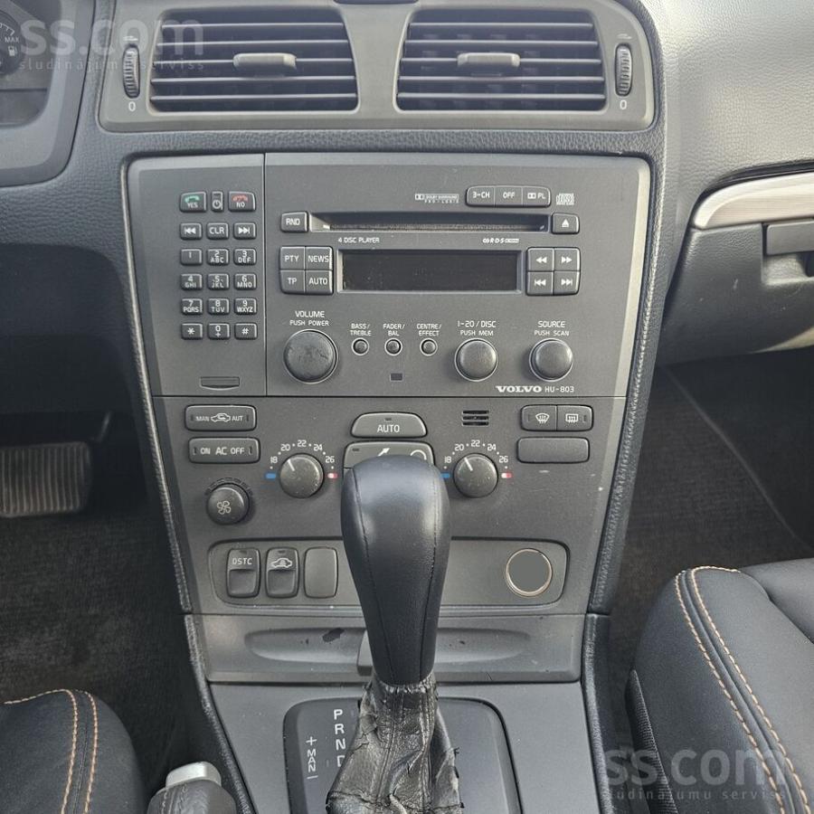 Brown Volvo XC70 2003 in Riga, with an engine capacity of 2.40 L and mileage of 0 thousand km for 3390 €, photo 17 on AUTOMOTO.COM.LV