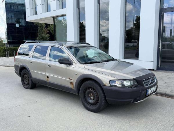 Brūns Volvo XC70 2003 Viļņa, ar dzinēja tilpumu 2.40 L un nobraukumu 330 tūkst. km par 1100 €, foto 1 vietnē AUTOMOTO.COM.LV