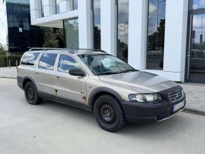 Brūns Volvo XC70 2003 Viļņa, ar dzinēja tilpumu 2.40 L un nobraukumu 330 tūkst. km par 1100 €, foto  vietnē AUTOMOTO.COM.LV