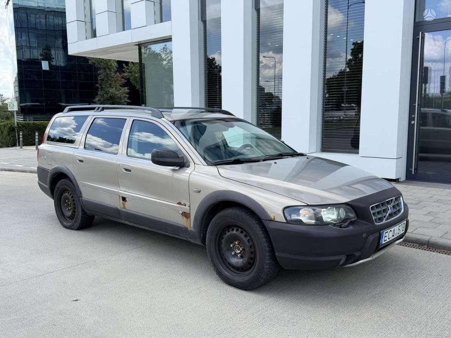 Brūns Volvo XC70 2003 Viļņa, ar dzinēja tilpumu 2.40 L un nobraukumu 330 tūkst. km par 1100 €, foto 1 vietnē AUTOMOTO.COM.LV