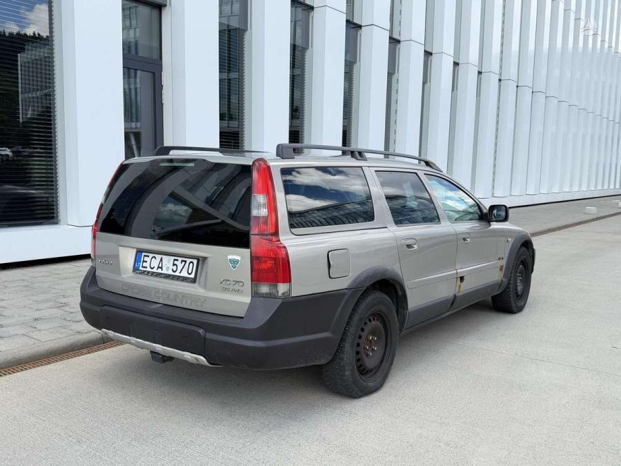 Brūns Volvo XC70 2003 Viļņa, ar dzinēja tilpumu 2.40 L un nobraukumu 330 tūkst. km par 1100 €, foto 3 vietnē AUTOMOTO.COM.LV
